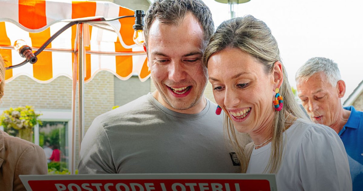 € 1 MILJOEN voor dolblije inwoners Gilze: ze winnen SuperPostcodePrijs - Nationale Postcode Loterij